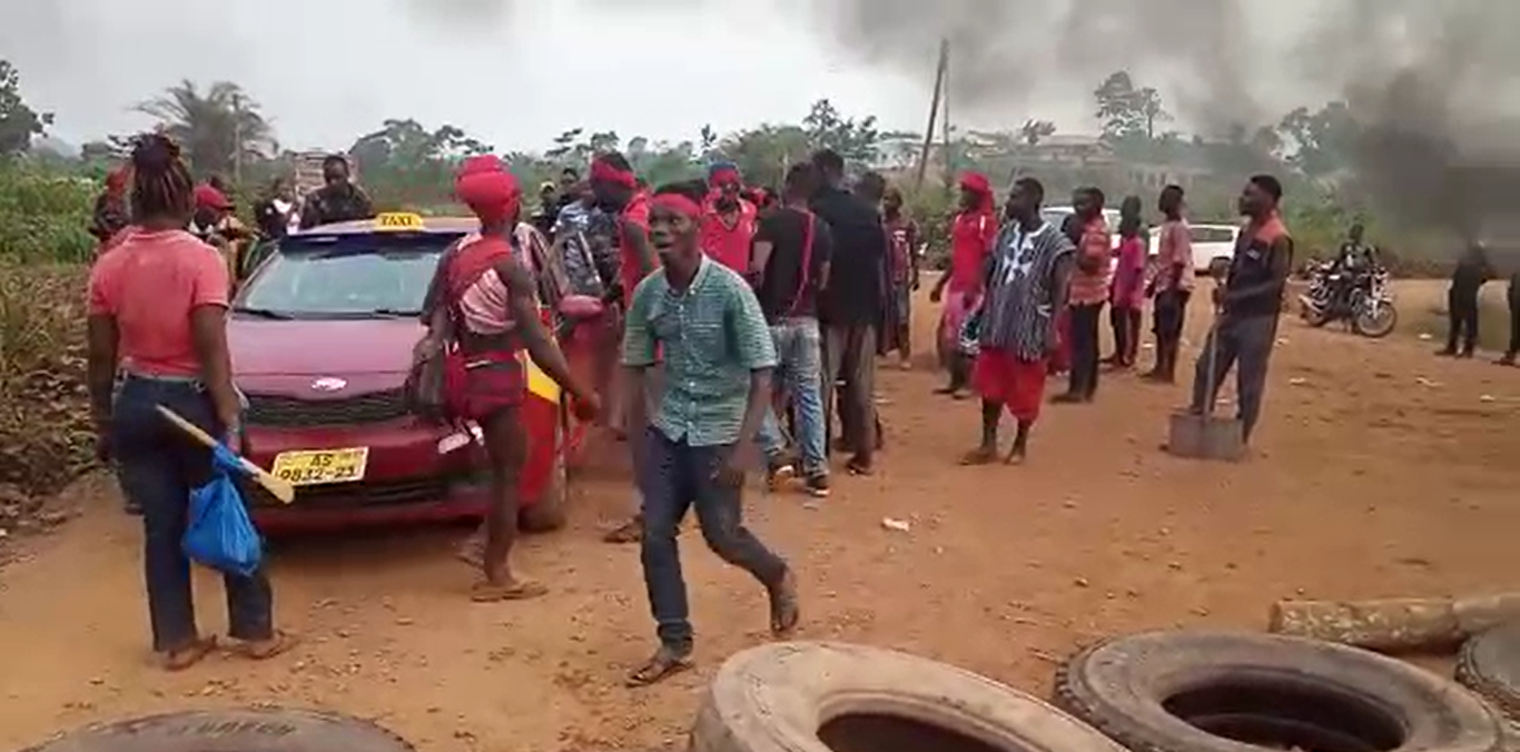 Residents of Wassa Togbekrom demonstrate against Golden Star Wassa Ltd ...